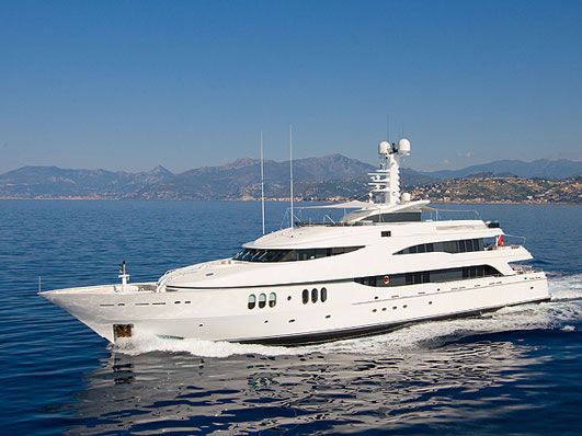 Location change for superyacht Ultima III